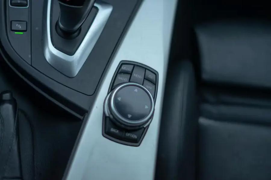 Melns BMW 320 2013 Liepāja, ar dzinēja tilpumu 2.00 L un nobraukumu 330 tūkst. km par 7850 €, foto 31 vietnē AUTOMOTO.COM.LV