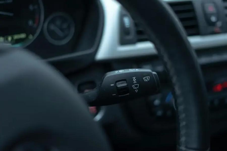 Melns BMW 320 2013 Liepāja, ar dzinēja tilpumu 2.00 L un nobraukumu 330 tūkst. km par 7850 €, foto 34 vietnē AUTOMOTO.COM.LV