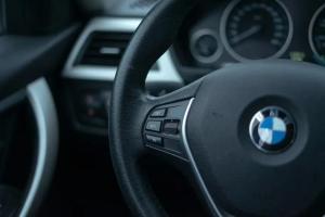 Melns BMW 320 2013 Liepāja, ar dzinēja tilpumu 2.00 L un nobraukumu 330 tūkst. km par 7850 €, foto 35 vietnē AUTOMOTO.COM.LV