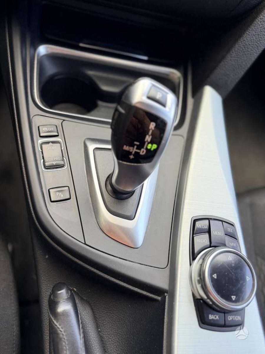 Melns BMW 320 2013 Kauņa, ar dzinēja tilpumu 2.00 L un nobraukumu 260 tūkst. km par 5600 €, foto 11 vietnē AUTOMOTO.COM.LV