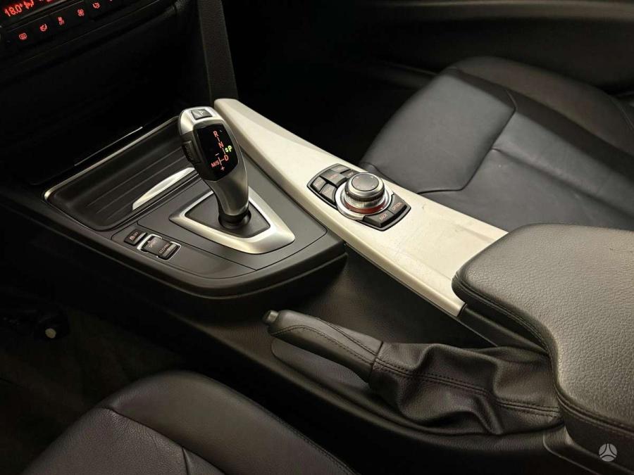 Melns BMW 320 2013 Marijampole, ar dzinēja tilpumu 2.00 L un nobraukumu 319 tūkst. km par 8750 €, foto 13 vietnē AUTOMOTO.COM.LV