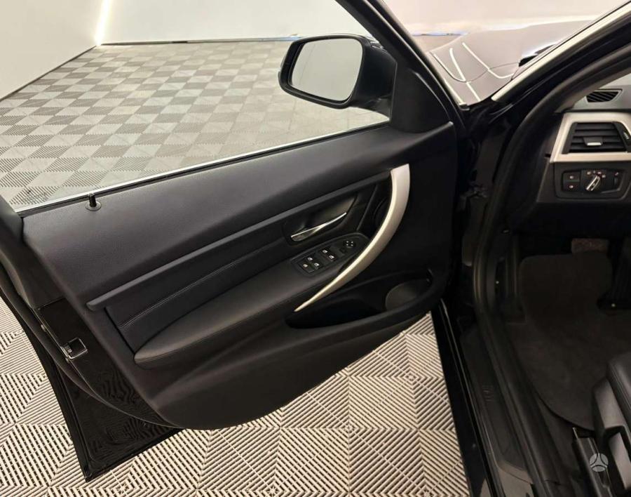 Melns BMW 320 2013 Marijampole, ar dzinēja tilpumu 2.00 L un nobraukumu 319 tūkst. km par 8750 €, foto 20 vietnē AUTOMOTO.COM.LV