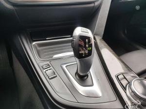 Melns BMW 320 2013 Klaipėda, ar dzinēja tilpumu 2.00 L un nobraukumu 354 tūkst. km par 7000 €, foto 32 vietnē AUTOMOTO.COM.LV