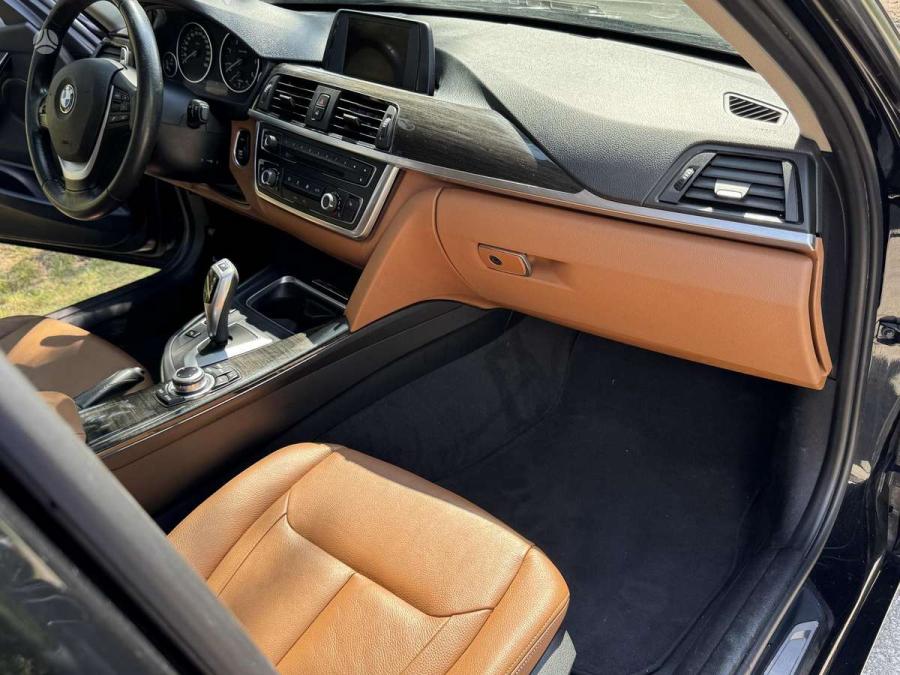 Black BMW 320 2013 in Marijampole, with an engine capacity of 2.00 L and mileage of 340 thousand km for 7700 €, photo 13 on AUTOMOTO.COM.LV