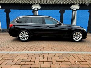Black BMW 320 2013 in Marijampole, with an engine capacity of 2.00 L and mileage of 290 thousand km for 6750 €, photo 5 on AUTOMOTO.COM.LV
