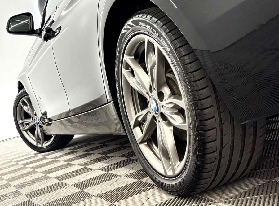 Melns BMW 320 2013 Marijampole, ar dzinēja tilpumu 2.00 L un nobraukumu 220 tūkst. km par 9650 €, foto 27 vietnē AUTOMOTO.COM.LV