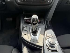 Melns BMW 320 2013 Marijampole, ar dzinēja tilpumu 2.00 L un nobraukumu 283 tūkst. km par 8450 €, foto 24 vietnē AUTOMOTO.COM.LV