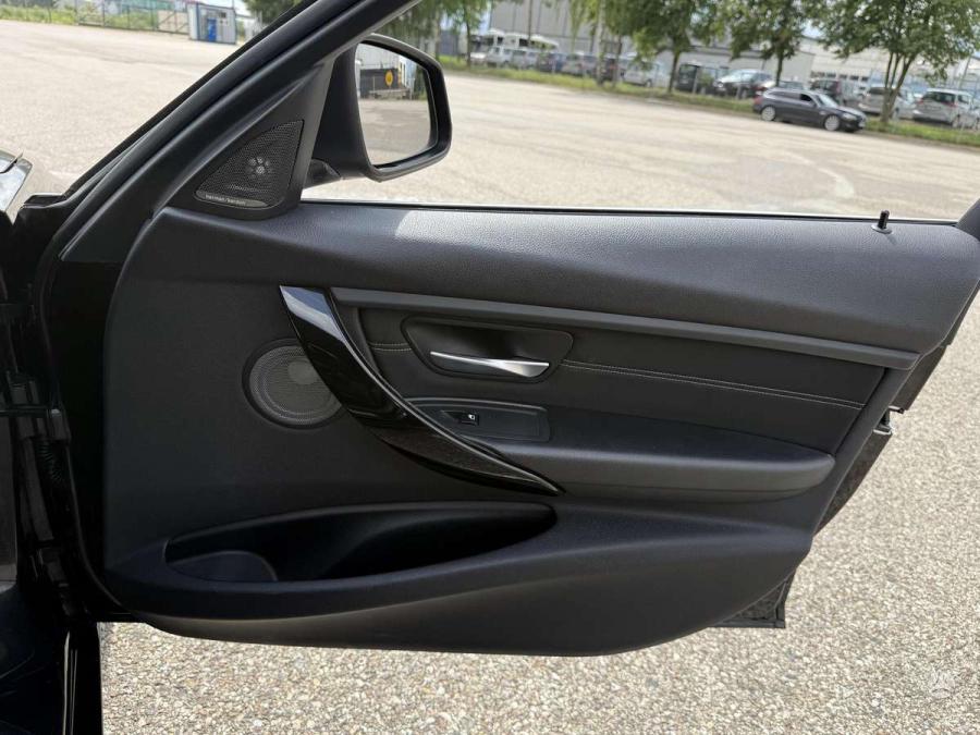 Melns BMW 320 2013 Marijampole, ar dzinēja tilpumu 2.00 L un nobraukumu 283 tūkst. km par 8450 €, foto 27 vietnē AUTOMOTO.COM.LV