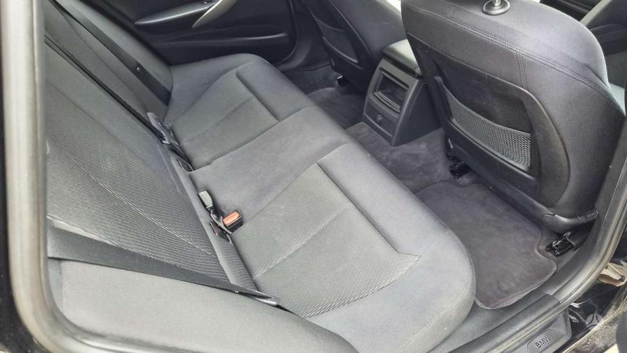 Black BMW 320 2013 in Kaunas, with an engine capacity of 2.00 L and mileage of 340 thousand km for 6650 €, photo 14 on AUTOMOTO.COM.LV