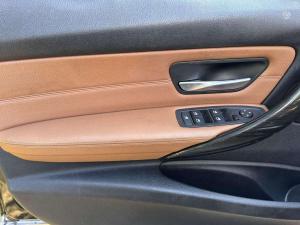 Melns BMW 320 2013 Marijampole, ar dzinēja tilpumu 2.00 L un nobraukumu 338 tūkst. km par 7200 €, foto 13 vietnē AUTOMOTO.COM.LV