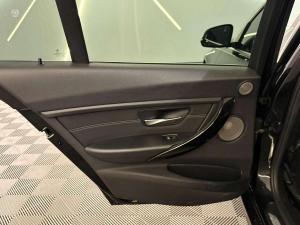 Black BMW 320 2013 in Marijampole, with an engine capacity of 2.00 L and mileage of 284 thousand km for 8450 €, photo 16 on AUTOMOTO.COM.LV