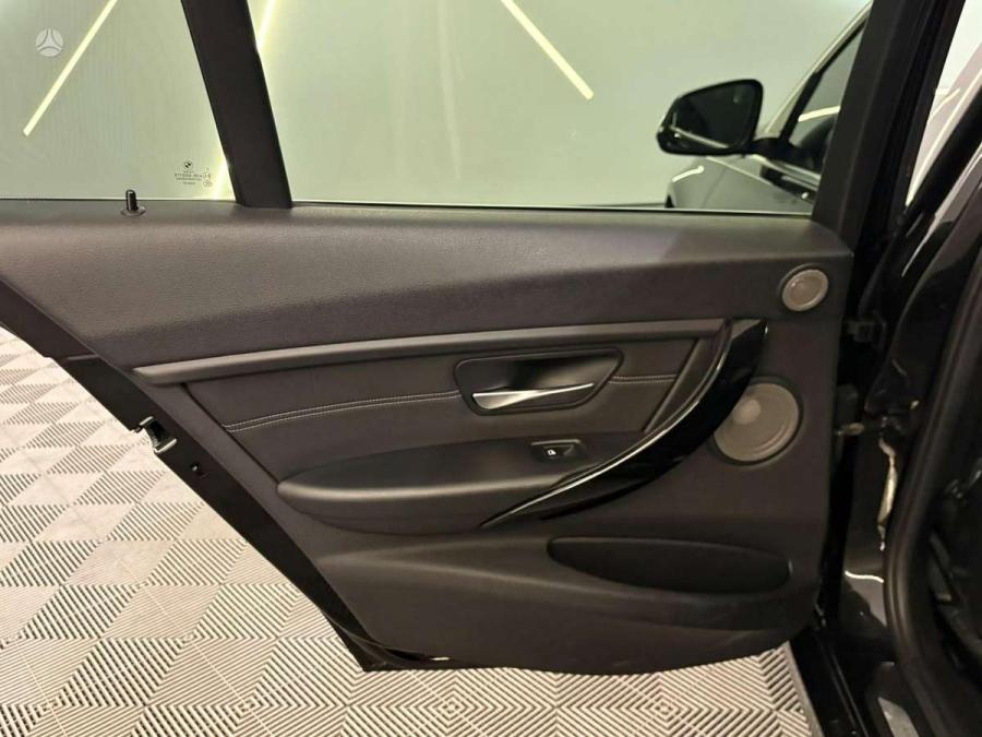 Black BMW 320 2013 in Marijampole, with an engine capacity of 2.00 L and mileage of 284 thousand km for 8450 €, photo 16 on AUTOMOTO.COM.LV
