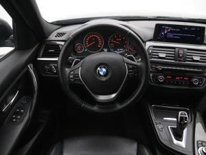 Black BMW 320 2014 in Vilnius, with an engine capacity of 2.00 L and mileage of 229 thousand km for 10899 €, photo 18 on AUTOMOTO.COM.LV