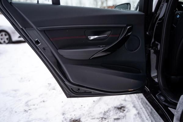 Black BMW 320 2014 in Riga, with an engine capacity of 2.00 L and mileage of 314 thousand km for 9500 €, photo 2 on AUTOMOTO.COM.LV