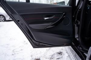 Black BMW 320 2014 in Riga, with an engine capacity of 2.00 L and mileage of 314 thousand km for 9500 €, photo 3 on AUTOMOTO.COM.LV