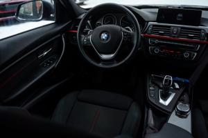 Black BMW 320 2014 in Riga, with an engine capacity of 2.00 L and mileage of 314 thousand km for 9500 €, photo 8 on AUTOMOTO.COM.LV