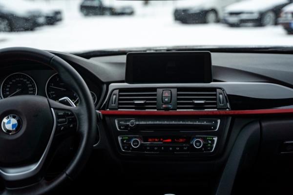 Black BMW 320 2014 in Riga, with an engine capacity of 2.00 L and mileage of 314 thousand km for 9500 €, photo 9 on AUTOMOTO.COM.LV
