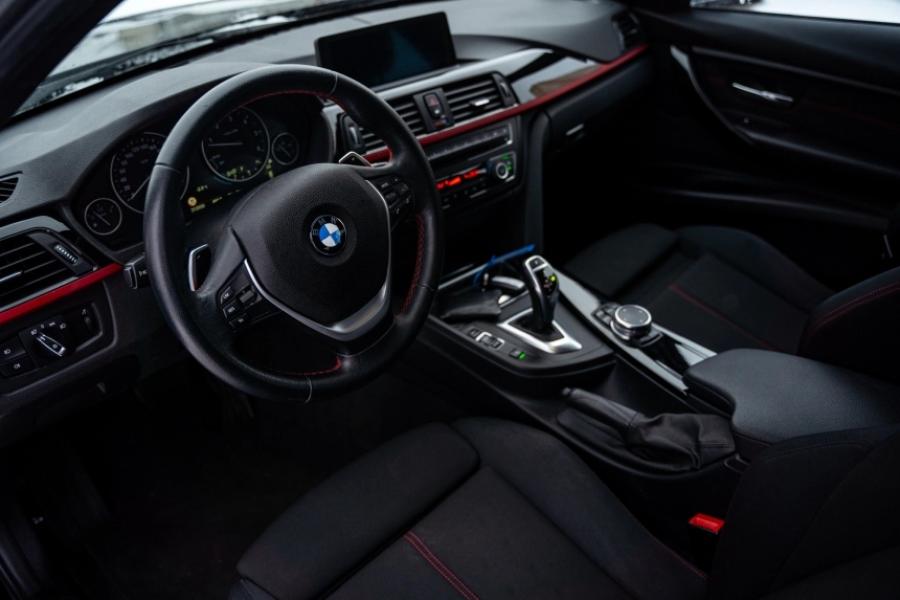 Black BMW 320 2014 in Riga, with an engine capacity of 2.00 L and mileage of 314 thousand km for 9500 €, photo 13 on AUTOMOTO.COM.LV