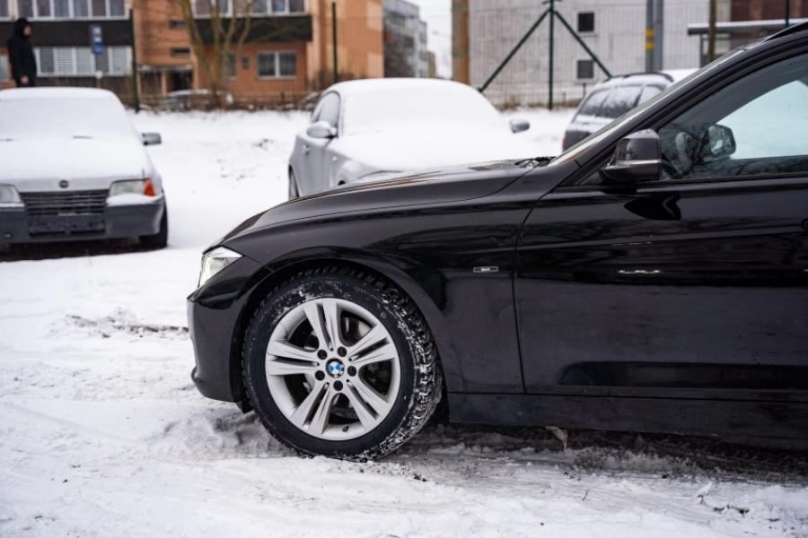 Black BMW 320 2014 in Riga, with an engine capacity of 2.00 L and mileage of 314 thousand km for 9500 €, photo 14 on AUTOMOTO.COM.LV