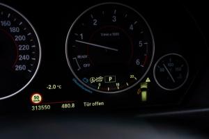 Black BMW 320 2014 in Riga, with an engine capacity of 2.00 L and mileage of 314 thousand km for 9500 €, photo 26 on AUTOMOTO.COM.LV