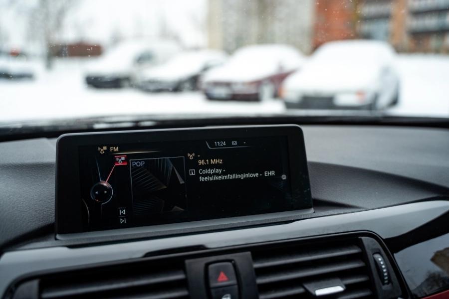 Black BMW 320 2014 in Riga, with an engine capacity of 2.00 L and mileage of 314 thousand km for 9500 €, photo 28 on AUTOMOTO.COM.LV