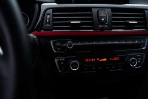Black BMW 320 2014 in Riga, with an engine capacity of 2.00 L and mileage of 314 thousand km for 9500 €, photo 29 on AUTOMOTO.COM.LV