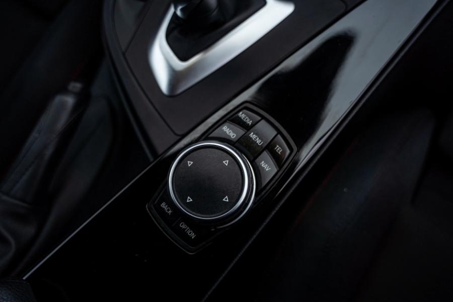 Black BMW 320 2014 in Riga, with an engine capacity of 2.00 L and mileage of 314 thousand km for 9500 €, photo 31 on AUTOMOTO.COM.LV