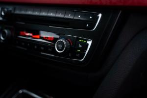 Black BMW 320 2014 in Riga, with an engine capacity of 2.00 L and mileage of 314 thousand km for 9500 €, photo 33 on AUTOMOTO.COM.LV