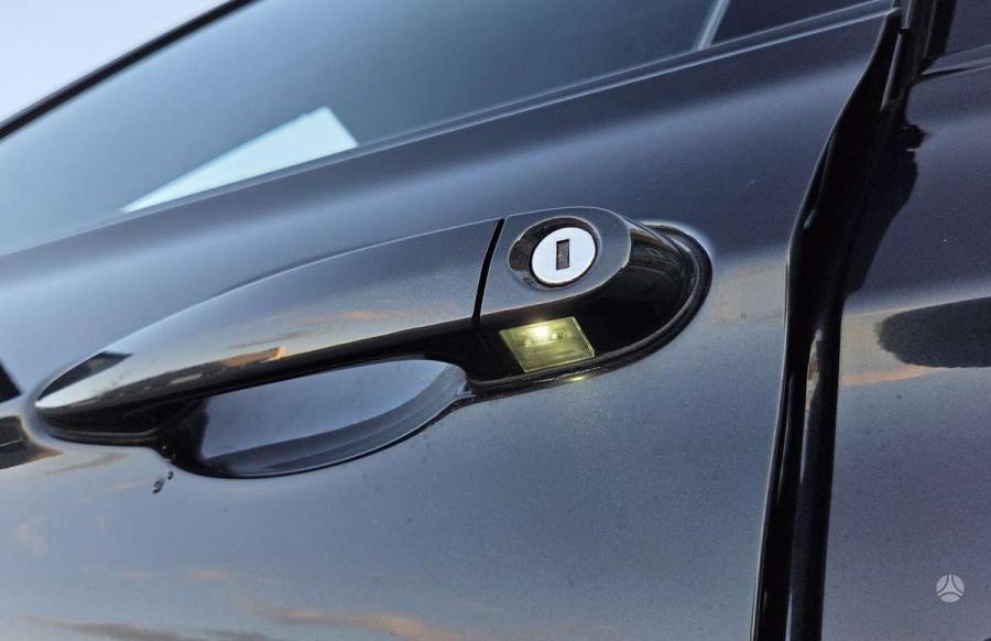Black BMW 320 2014 in Elektrenai, with an engine capacity of 2.00 L and mileage of 267 thousand km for 8600 €, photo 18 on AUTOMOTO.COM.LV