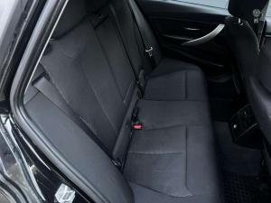 Melns BMW 320 2014 Utena, ar dzinēja tilpumu 2.00 L un nobraukumu 298 tūkst. km par 7700 €, foto 20 vietnē AUTOMOTO.COM.LV