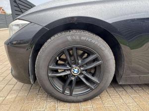 Melns BMW 320 2014 Kauņa, ar dzinēja tilpumu 2.00 L un nobraukumu 269 tūkst. km par 6999 €, foto 6 vietnē AUTOMOTO.COM.LV