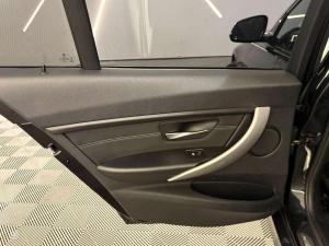 Black BMW 320 2014 in Marijampole, with an engine capacity of 2.00 L and mileage of 302 thousand km for 6450 €, photo 15 on AUTOMOTO.COM.LV