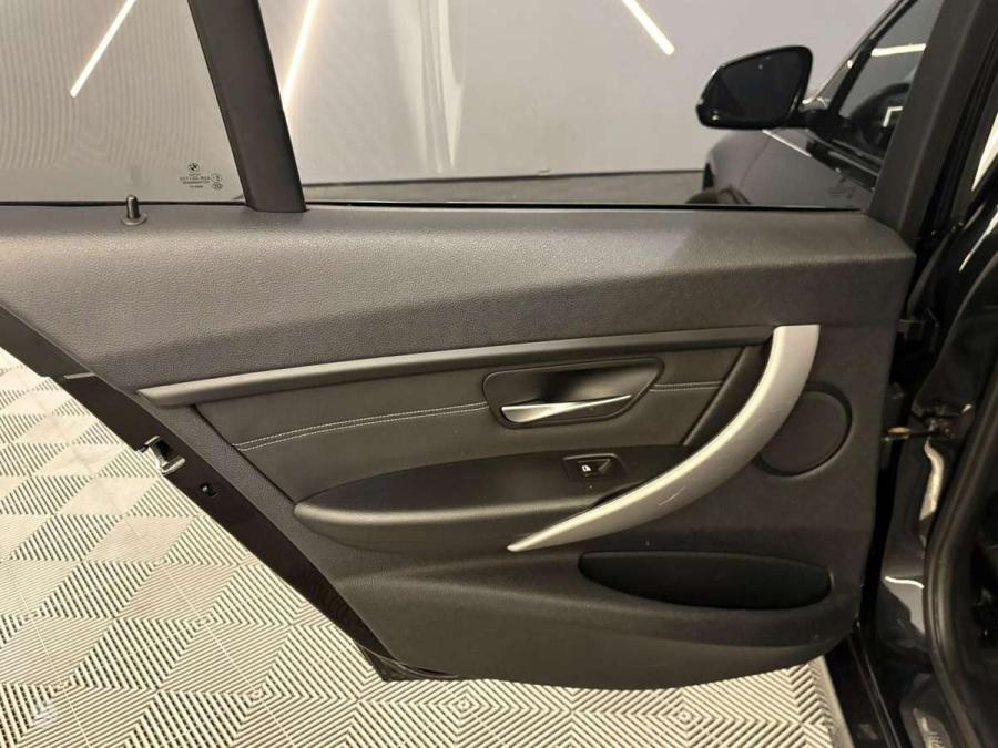 Black BMW 320 2014 in Marijampole, with an engine capacity of 2.00 L and mileage of 302 thousand km for 6450 €, photo 15 on AUTOMOTO.COM.LV