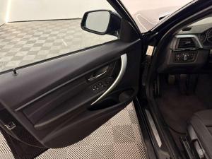 Black BMW 320 2014 in Marijampole, with an engine capacity of 2.00 L and mileage of 302 thousand km for 6450 €, photo 20 on AUTOMOTO.COM.LV