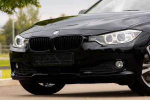 Black BMW 320 2014 in Jelgava, with an engine capacity of 2.00 L and mileage of 251 thousand km for 8200 €, photo 3 on AUTOMOTO.COM.LV