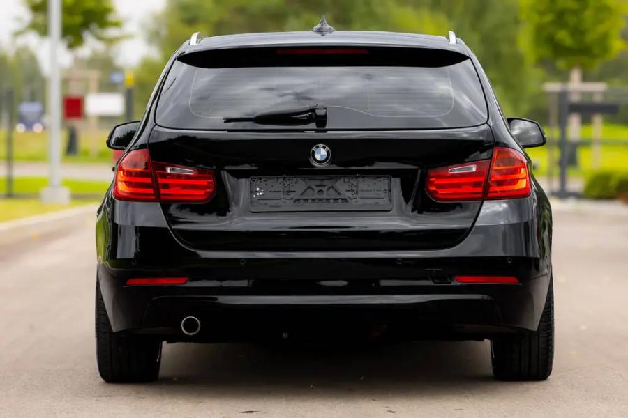 Black BMW 320 2014 in Jelgava, with an engine capacity of 2.00 L and mileage of 251 thousand km for 8200 €, photo 7 on AUTOMOTO.COM.LV