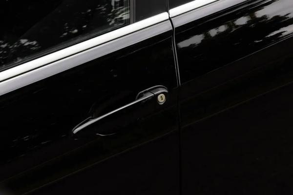 Black BMW 320 2014 in Jelgava, with an engine capacity of 2.00 L and mileage of 251 thousand km for 8200 €, photo 8 on AUTOMOTO.COM.LV