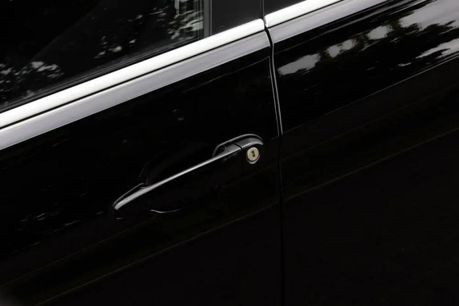 Black BMW 320 2014 in Jelgava, with an engine capacity of 2.00 L and mileage of 251 thousand km for 8200 €, photo 9 on AUTOMOTO.COM.LV