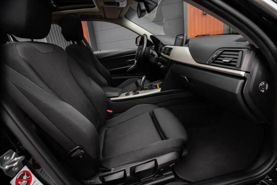 Black BMW 320 2014 in Jelgava, with an engine capacity of 2.00 L and mileage of 251 thousand km for 8200 €, photo 10 on AUTOMOTO.COM.LV