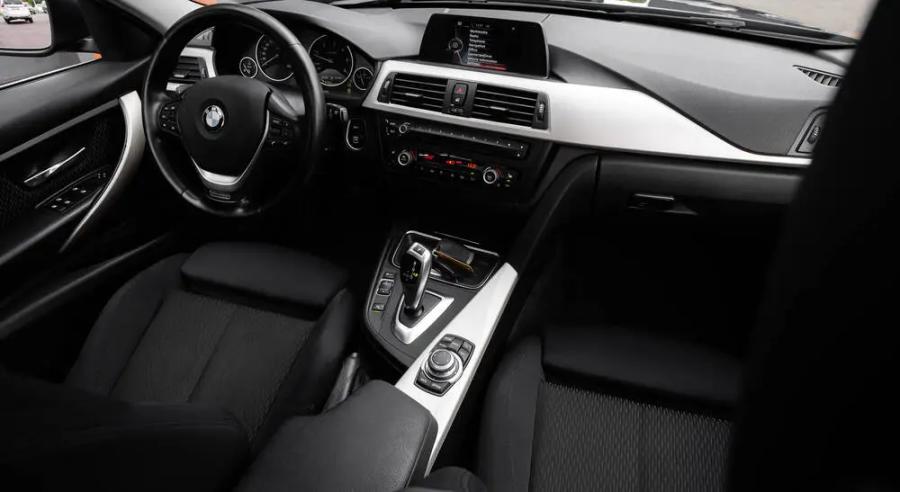 Black BMW 320 2014 in Jelgava, with an engine capacity of 2.00 L and mileage of 251 thousand km for 8200 €, photo 13 on AUTOMOTO.COM.LV