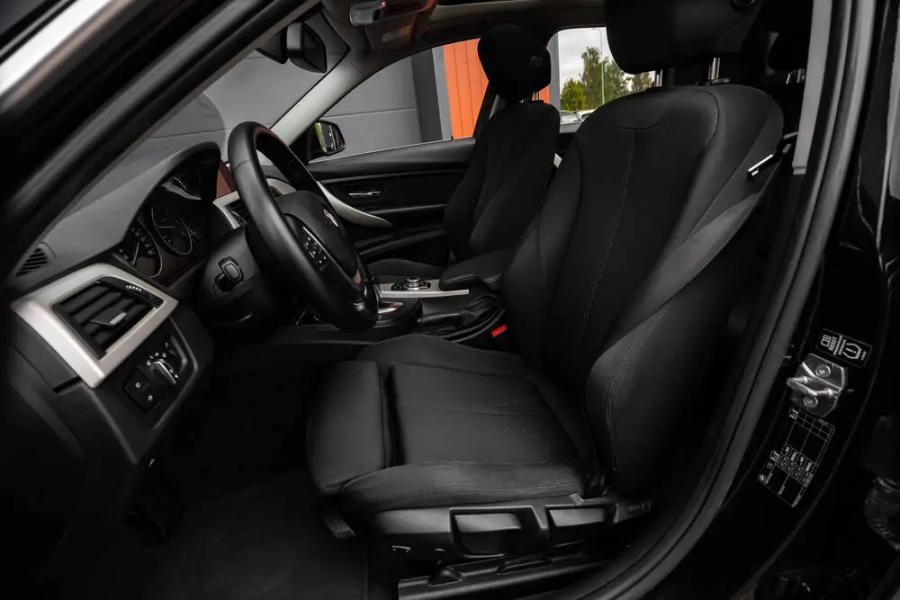 Black BMW 320 2014 in Jelgava, with an engine capacity of 2.00 L and mileage of 251 thousand km for 8200 €, photo 19 on AUTOMOTO.COM.LV