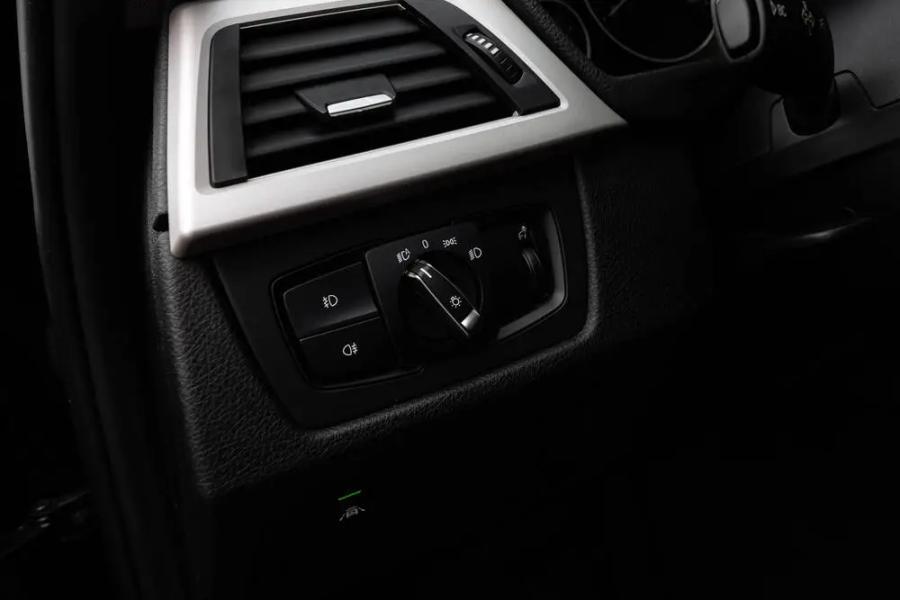 Black BMW 320 2014 in Jelgava, with an engine capacity of 2.00 L and mileage of 251 thousand km for 8200 €, photo 20 on AUTOMOTO.COM.LV