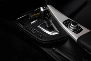 Black BMW 320 2014 in Jelgava, with an engine capacity of 2.00 L and mileage of 251 thousand km for 8200 €, photo 23 on AUTOMOTO.COM.LV