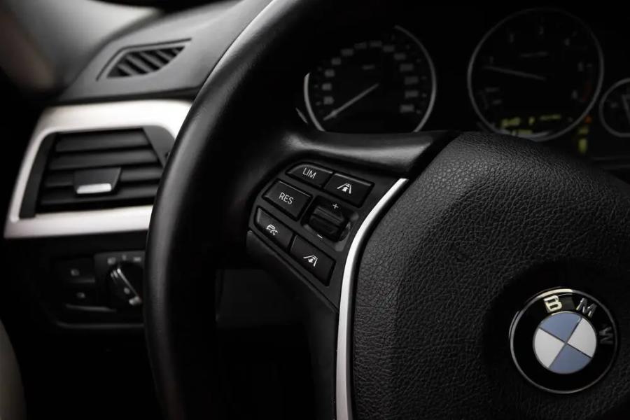 Black BMW 320 2014 in Jelgava, with an engine capacity of 2.00 L and mileage of 251 thousand km for 8200 €, photo 31 on AUTOMOTO.COM.LV
