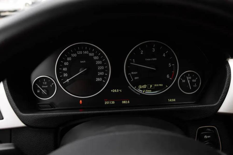 Black BMW 320 2014 in Jelgava, with an engine capacity of 2.00 L and mileage of 251 thousand km for 8200 €, photo 32 on AUTOMOTO.COM.LV