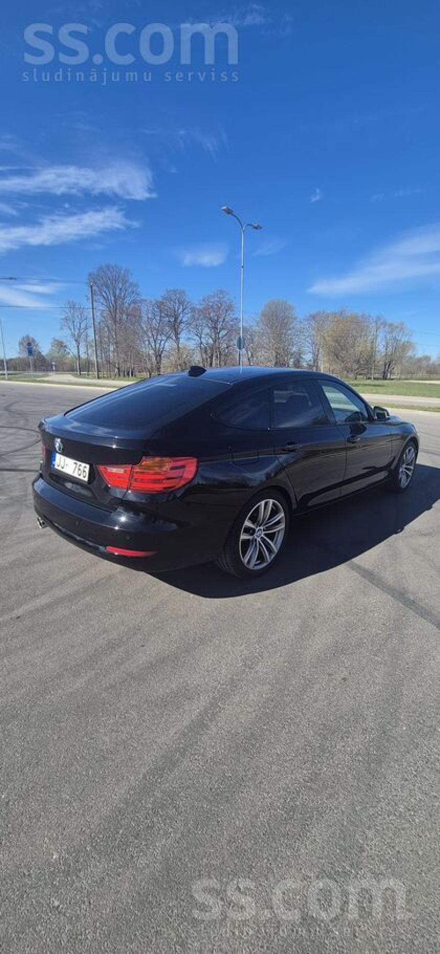 Black BMW 320 2015 in Riga, with an engine capacity of 2.00 L and mileage of 261 thousand km for 13500 €, photo 5 on AUTOMOTO.COM.LV