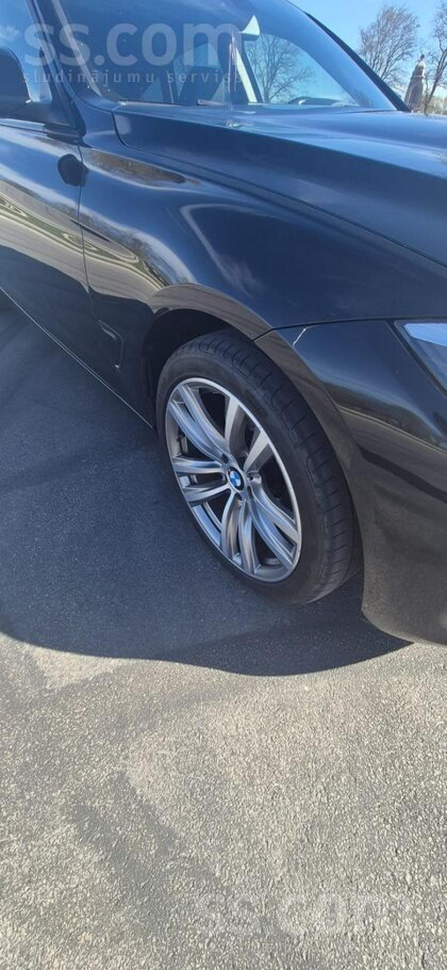 Black BMW 320 2015 in Riga, with an engine capacity of 2.00 L and mileage of 261 thousand km for 13500 €, photo 11 on AUTOMOTO.COM.LV