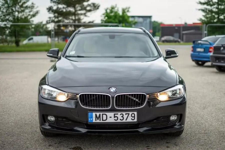 Melns BMW 320 2015 Liepāja, ar dzinēja tilpumu 2.00 L un nobraukumu 217 tūkst. km par 12200 €, foto 21 vietnē AUTOMOTO.COM.LV