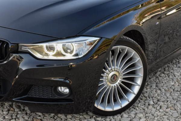 Black BMW 320 2015 in Marupe, with an engine capacity of 2.00 L and mileage of 245 thousand km for 12450 €, photo 5 on AUTOMOTO.COM.LV