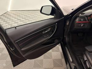 Black BMW 320 2015 in Marijampole, with an engine capacity of 2.00 L and mileage of 301 thousand km for 9650 €, photo 12 on AUTOMOTO.COM.LV